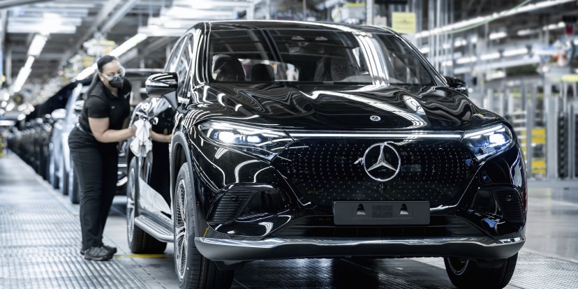 Mercedes' factory in Alabama starts producing the EQS SUV - ArenaEV