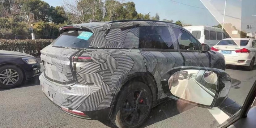 Spy photo shows redesigned Nio ES6 - ArenaEV