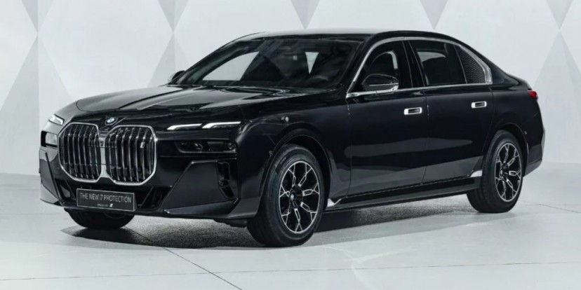 BMW unveils armored i7 Protection sedan: safe, secure, and a bit ...