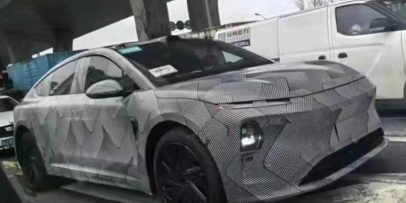 Nio ET9 spotted in camo for some street testing, shakes off snow like a ...